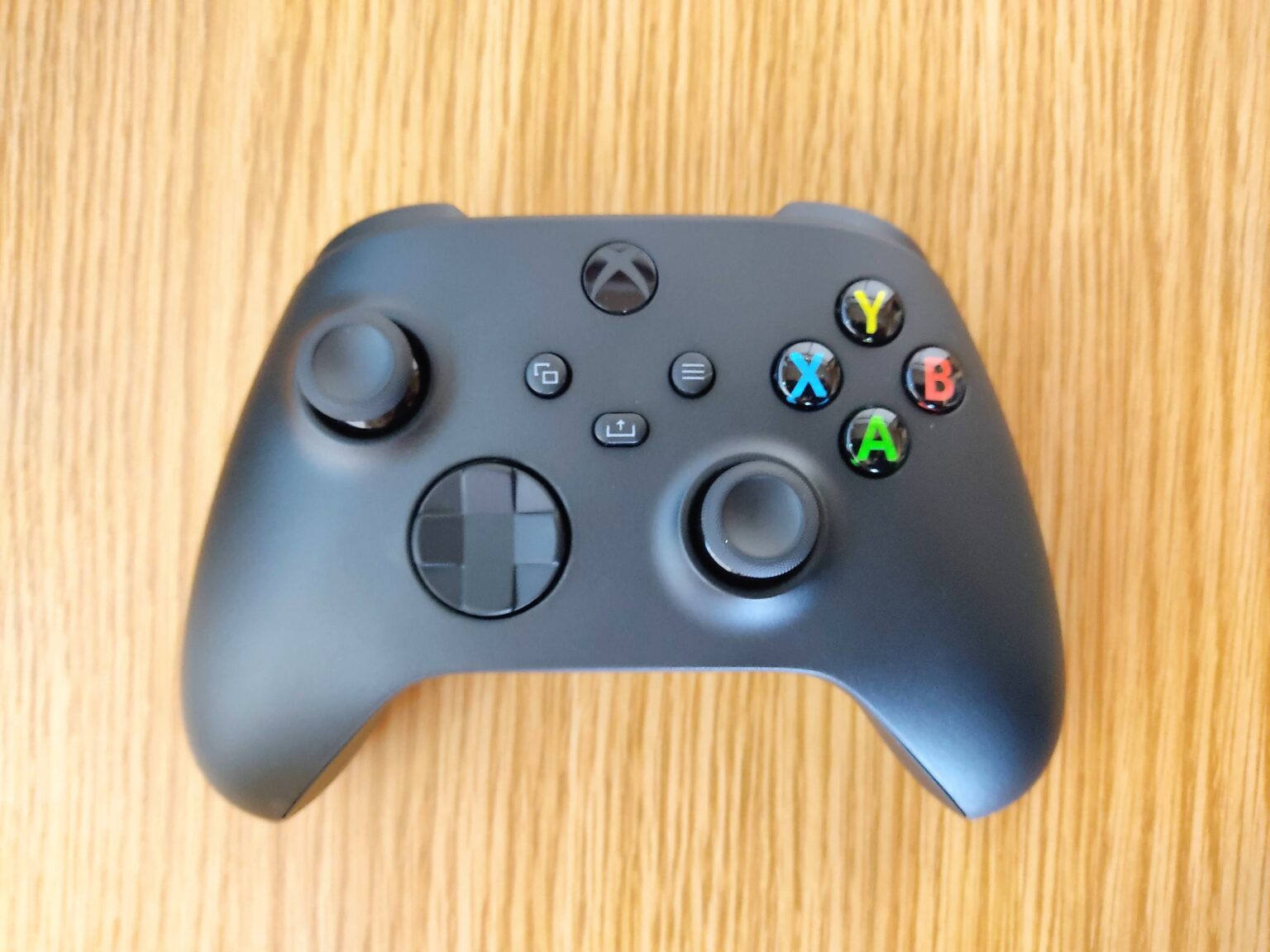 マイクロソフト「Xbox ワイヤレス コントローラー 」を購入レビュー丨PCゲーム初心者が「箱コン」を使用した感想 | とものみ